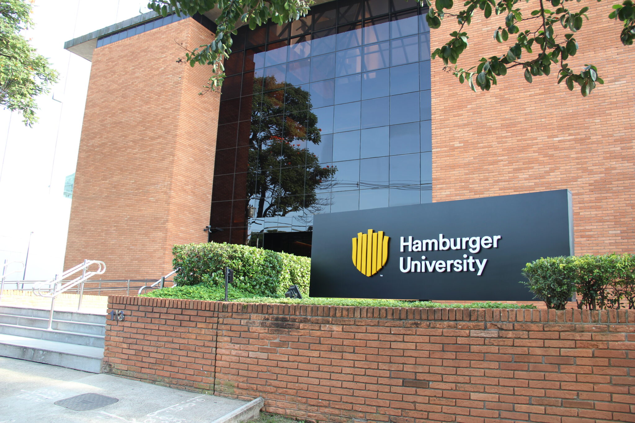 McDonald's ofrece cursos gratuitos en Hamburger University - AmaRie ...